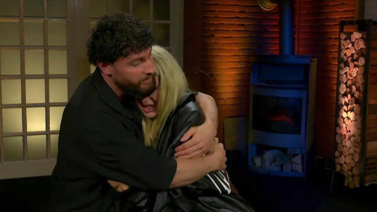 Sommerhaus der Stars: Messer-Gate! Emma Fernlund fühlt sich von Sam Dylan bedroht