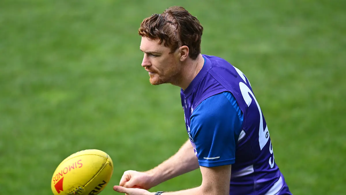 Football-Spieler zeigt Grusel-Narbe - 50 Klammern stecken in seinem Kopf