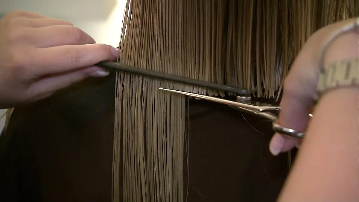 Der Grund ist schockierend: Warum Friseure unsere Haare immer zu kurz ...