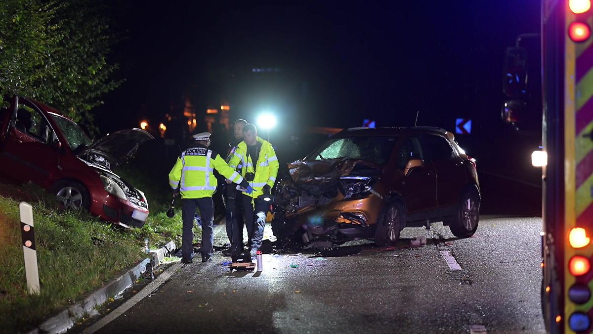 Unfall bei Waldbronn: Zwei Brüder (10, 8) sterben im Auto des Vaters ...