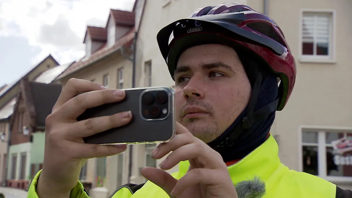RTL besucht ihn auf Streife: Beim Anzeigenhauptmeister läuft es immer ...