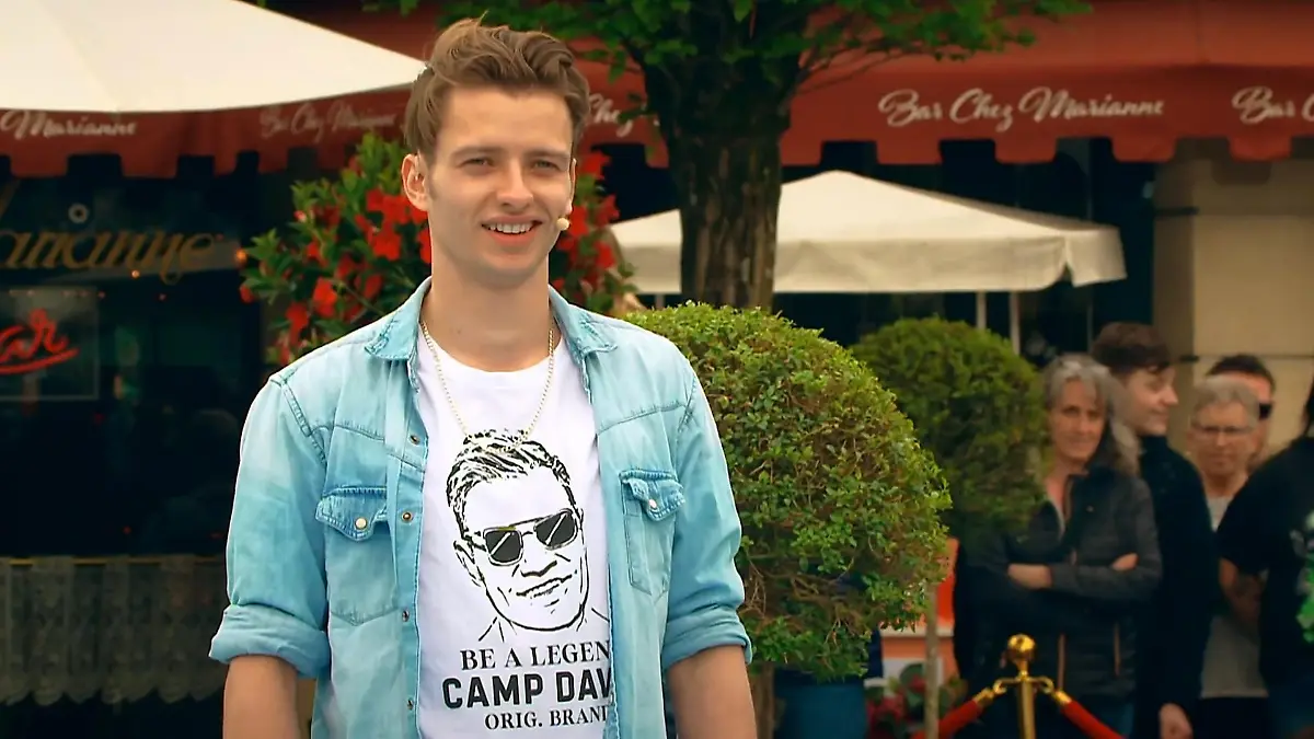 Eine Hommage: Niklas singt einen Abschiedssong für Dieter