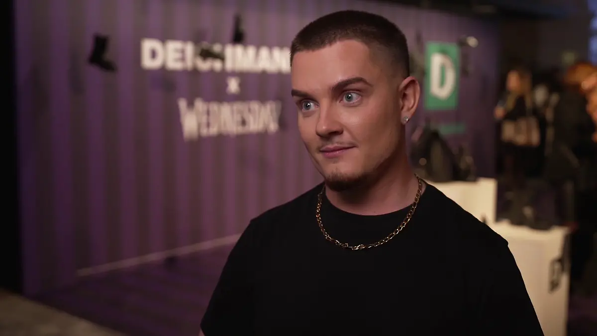 Twenty4Tim zeigt Vorher-/Nachher-Fotos nach seiner Brust-OP