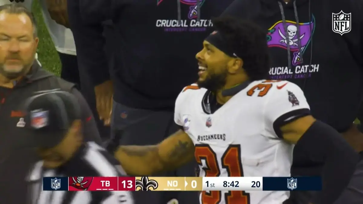 Fumble ins Glück!: Defensive mit Touchdown: Winfield Jr. jubelt nach ...