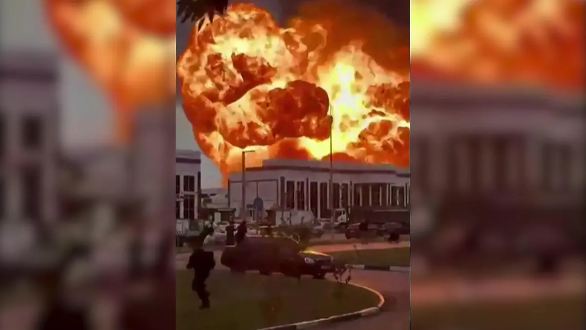 Riesiger Feuerball!: Gastank an Tankstelle explodiert - vier Menschen ...