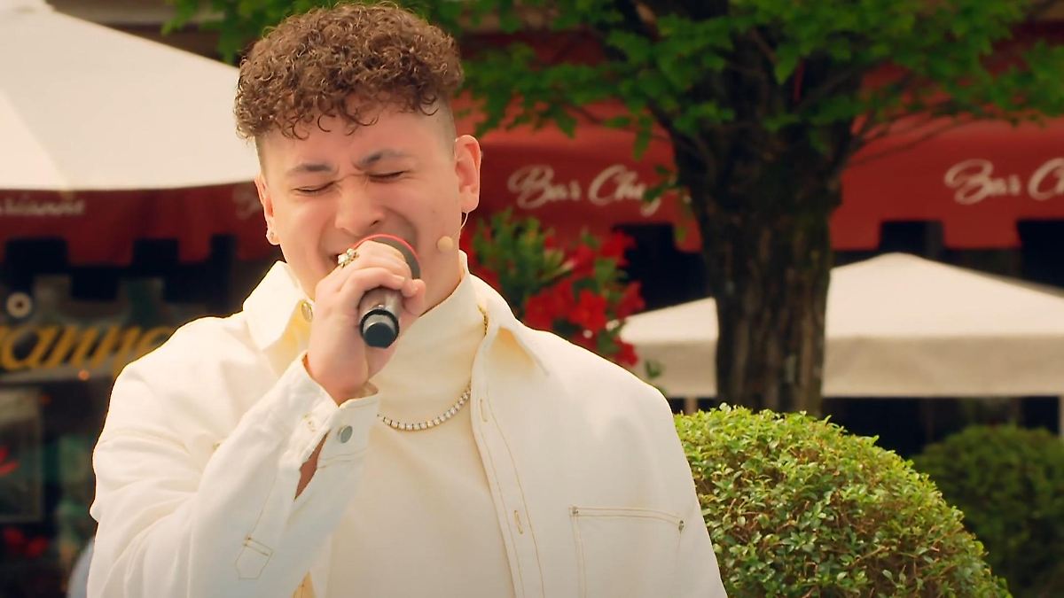 Die Jury ist begeistert: Jesse Jay Capulong singt "Feeling Good"