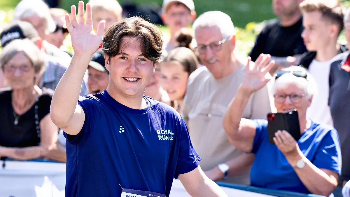 Prinz Christian von Dänemark verabschiedet sich von seiner Mähne