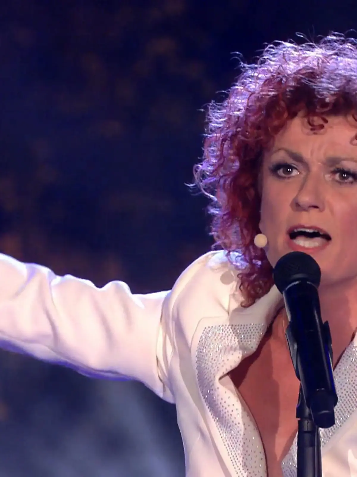 Powerfrau: Mit "Ich bin wie du" sorgt Lucy für Partystimmung