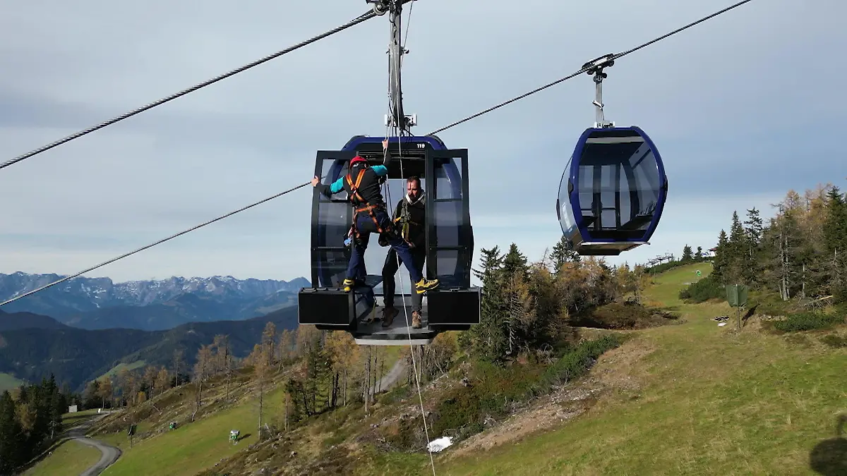 Adrenalin-Kick in schwindelnder Höhe! RTL-Reporter lässt sich aus ...