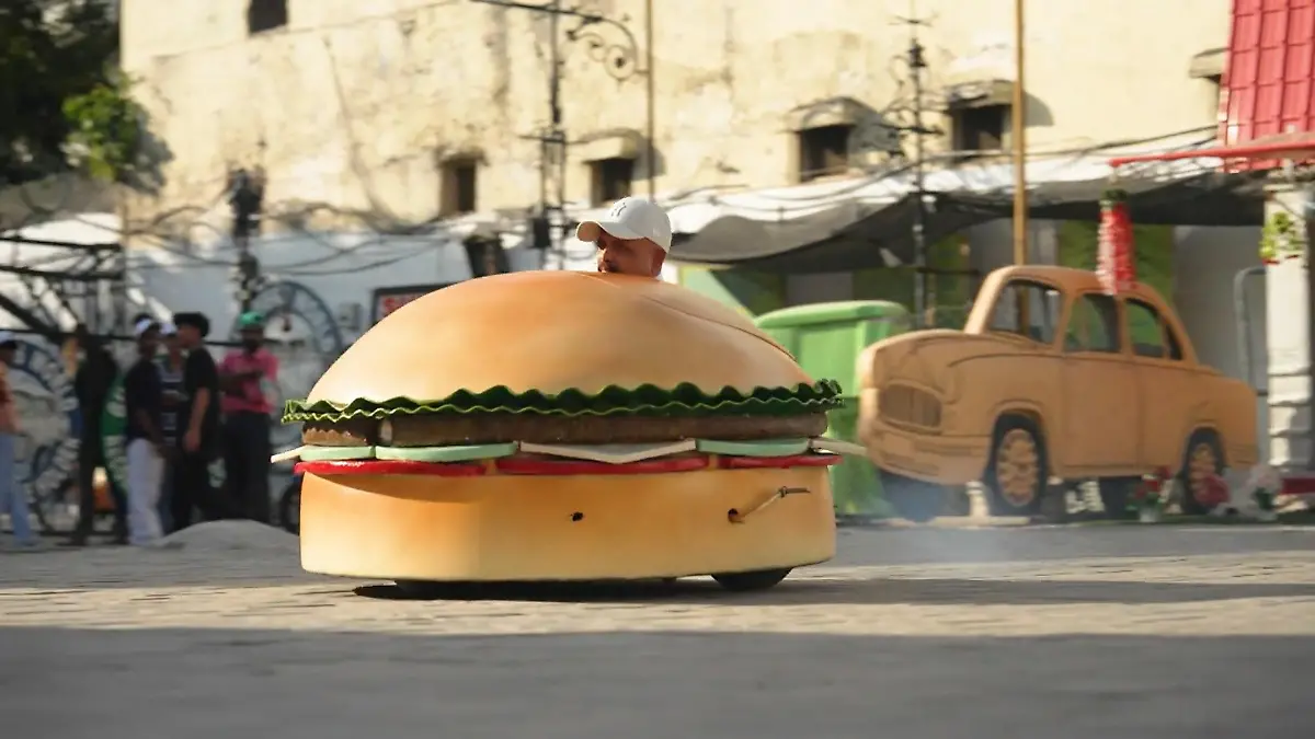 Burger und Tennisbälle als Autos! Wacky Cars bald auch in Deutschland?
