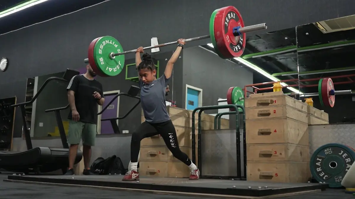 Das „stärkste Mädchen der Welt”: Arshia (9) stemmt das Mehrfache ihres eigenen Körpergewichts!