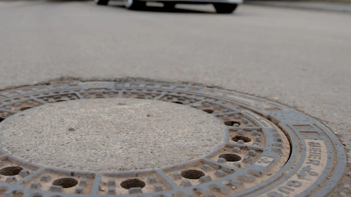 Braunschweig: Mann (29) steckt kopfüber in Gully – tot