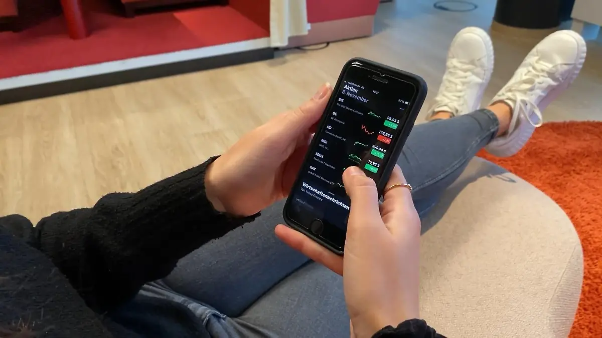 Wie funktioniert die Geldanlage mit ETFs? RTL-Finanzexpertin gibt ...