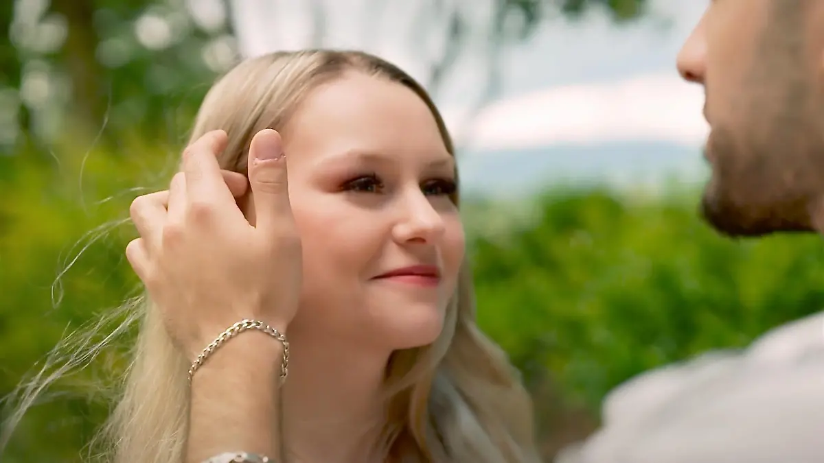 Sarah-Jane Wollny im Netz für tot erklärt – so setzt sie sich gegen Fake-News zur Wehr