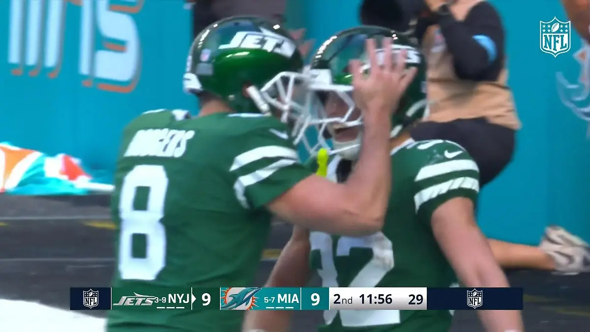 Die Jets legen los!: Rookie Davis mit dem Touchdown