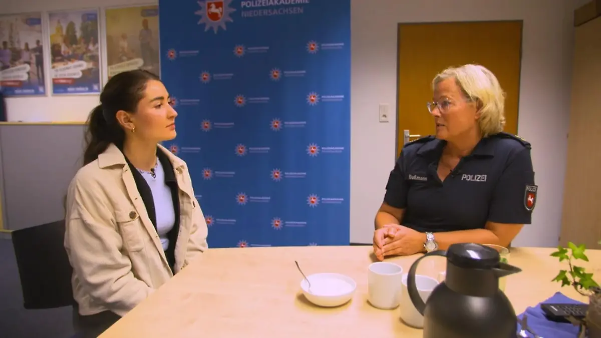 Inside Polizeibewerbung: Besteht unsere Reporterin den Aufnahmetest?