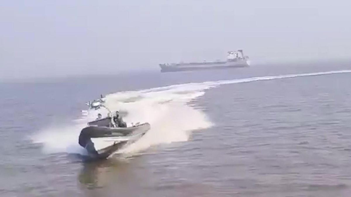 Kontrollverlust bei Motortest: 13 Tote! Marine-Boot rast in Passagierfähre