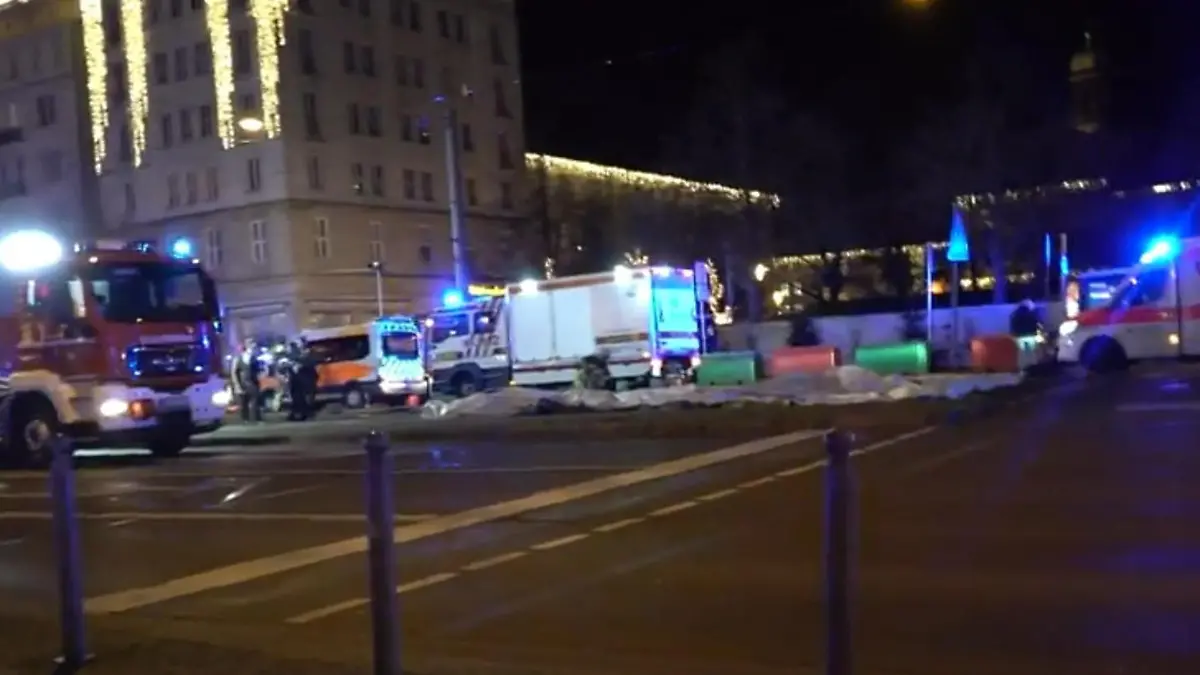 Behörden gehen von Anschlag aus: Auto rast auf Magdeburger Weihnachtsmarkt!