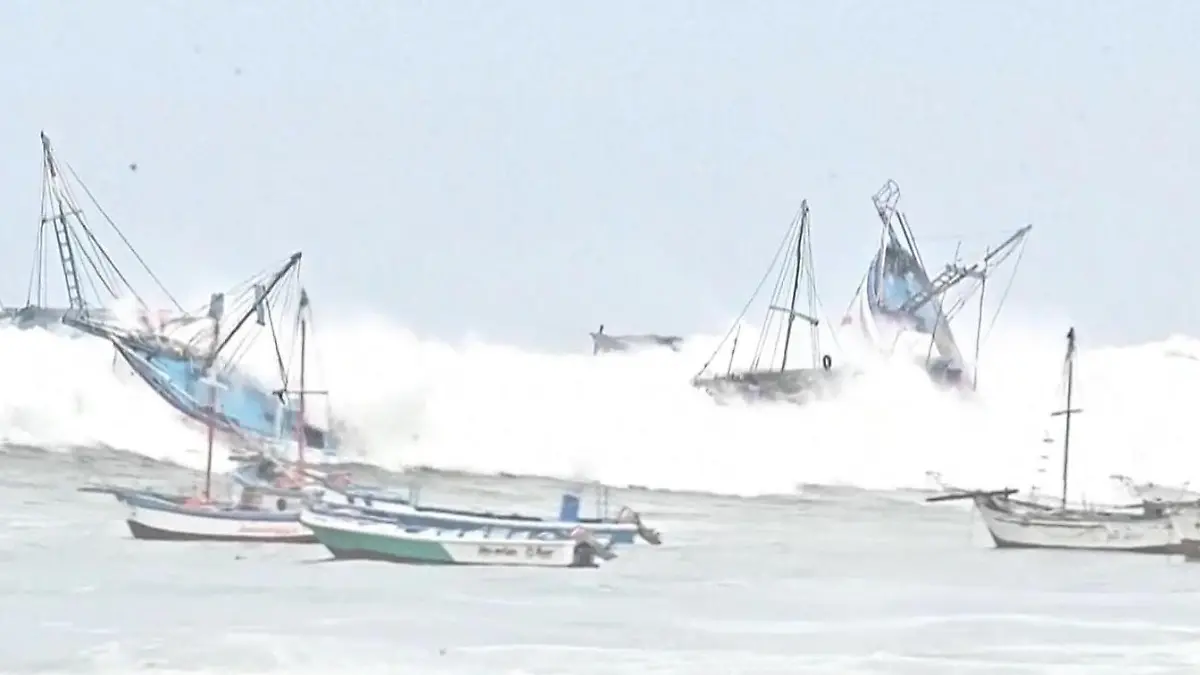 Häfen gesperrt, Häuser geflutet!: Fischer in Not! XXL-Wellen ...