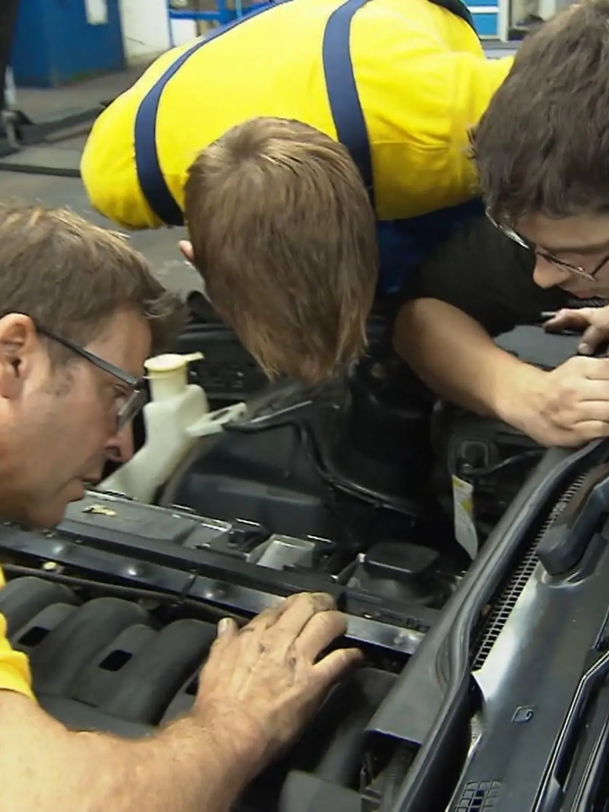 Schock für die Profis: Autodoktoren entdecken ernste Bremsschäden