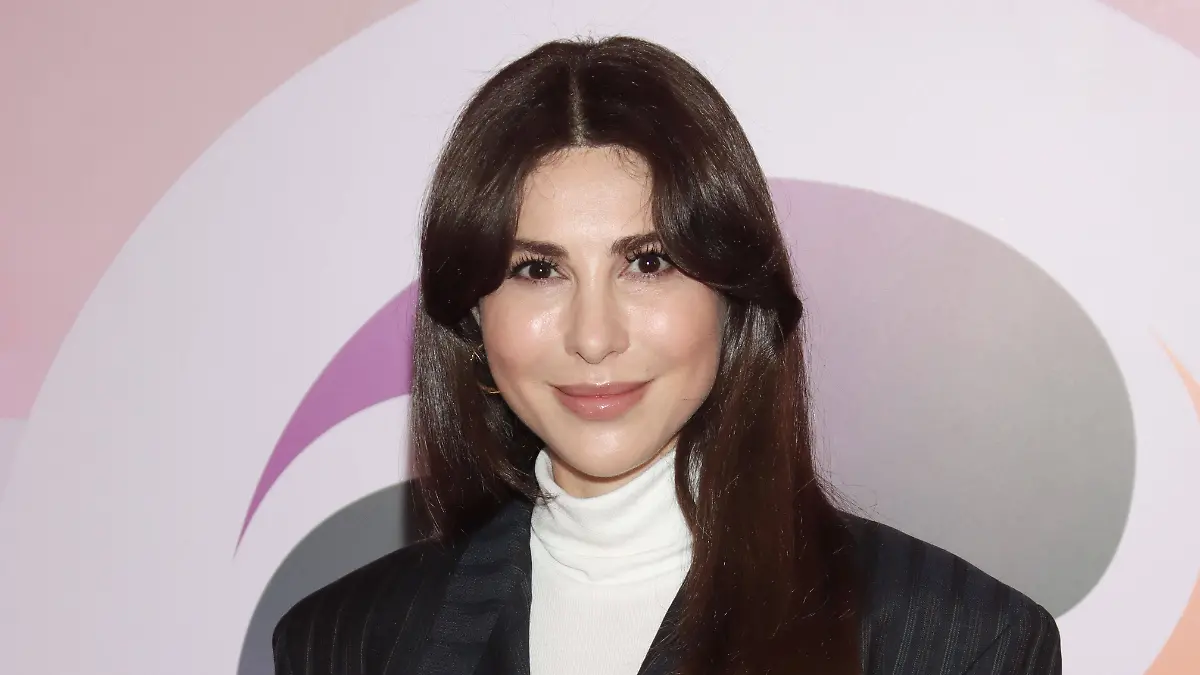 Promi-Beauty-Ärztin Dr. Emi Arpa im Babyglück