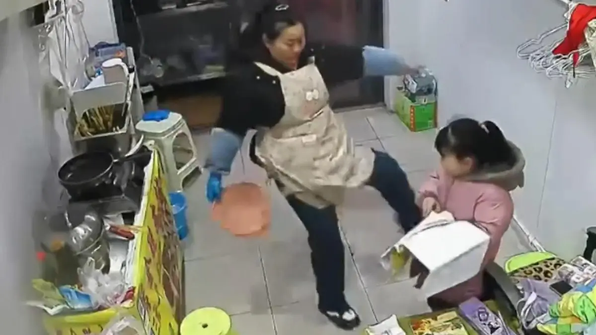 Mutter will Kind bestrafen – dann trifft es sie selbst!