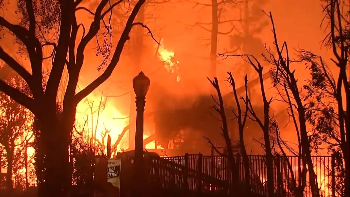 Waldbrände machen keinen Halt: 52.000 Menschen flüchten in Kalifornien ...