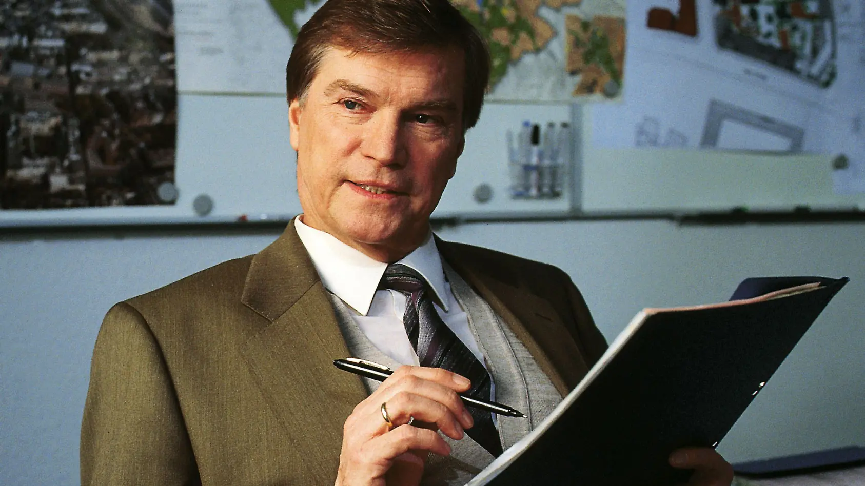 Alles Atze, Ritas Welt oder Das Amt - einfach kult: Diese Retro-Serien ...