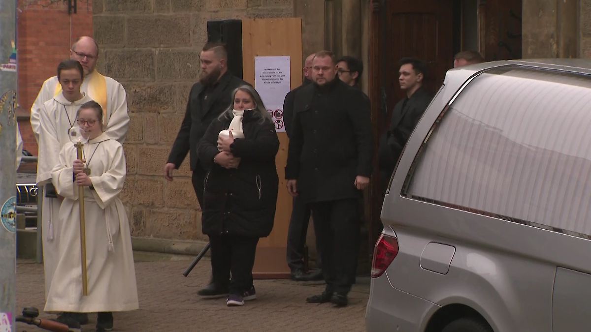 Herzzerreißende Beerdigung von Magdeburg-Opfer André (9)