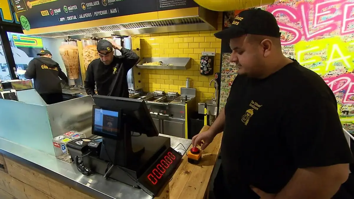 Neuss: Wer beim Buzzern gewinnt, bekommt den Döner aufs Haus