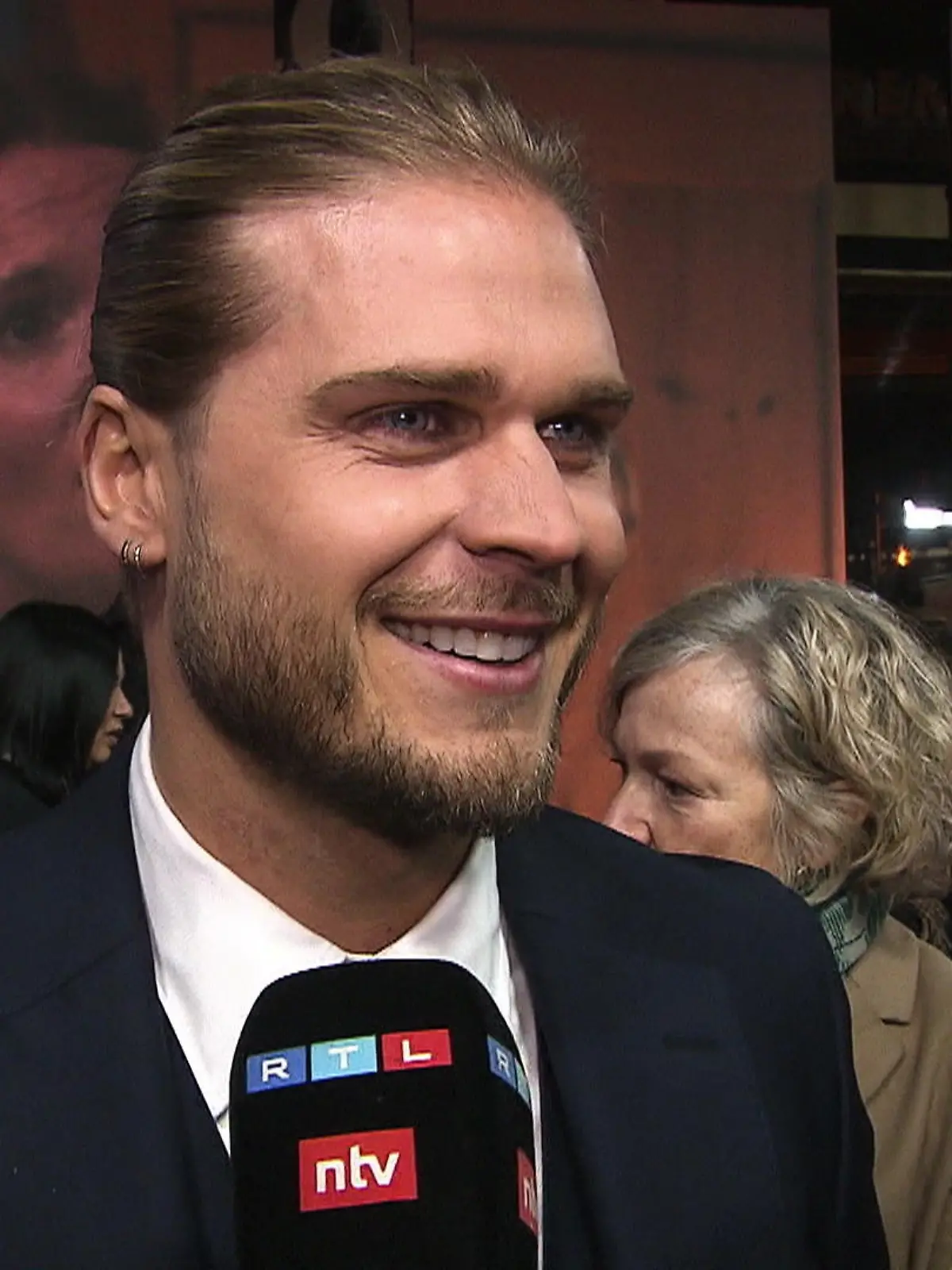 Uh la la! So sexy bändigt Rúrik Gíslason seine Mähne