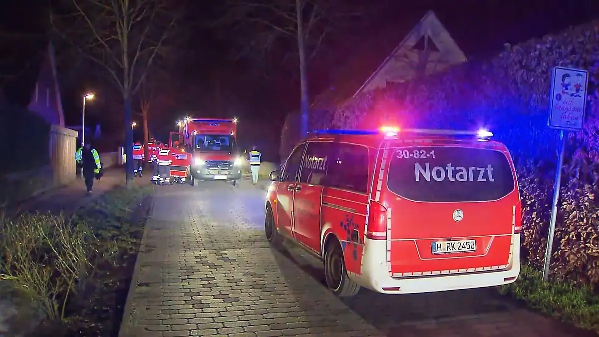 Flammen-Schock in der Nacht: Mutter und Tochter sterben bei Hausbrand