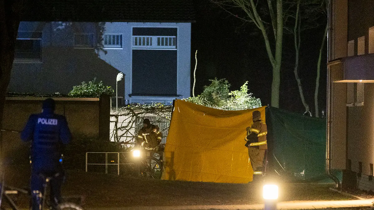 Frau in Voerde auf Straße erstochen! Täter auf der Flucht
