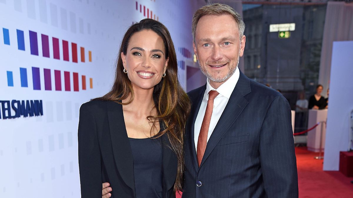 Franca Lehfeldt und Christian Lindner haben schon bis Juni den „Baby-Dienst” verteilt