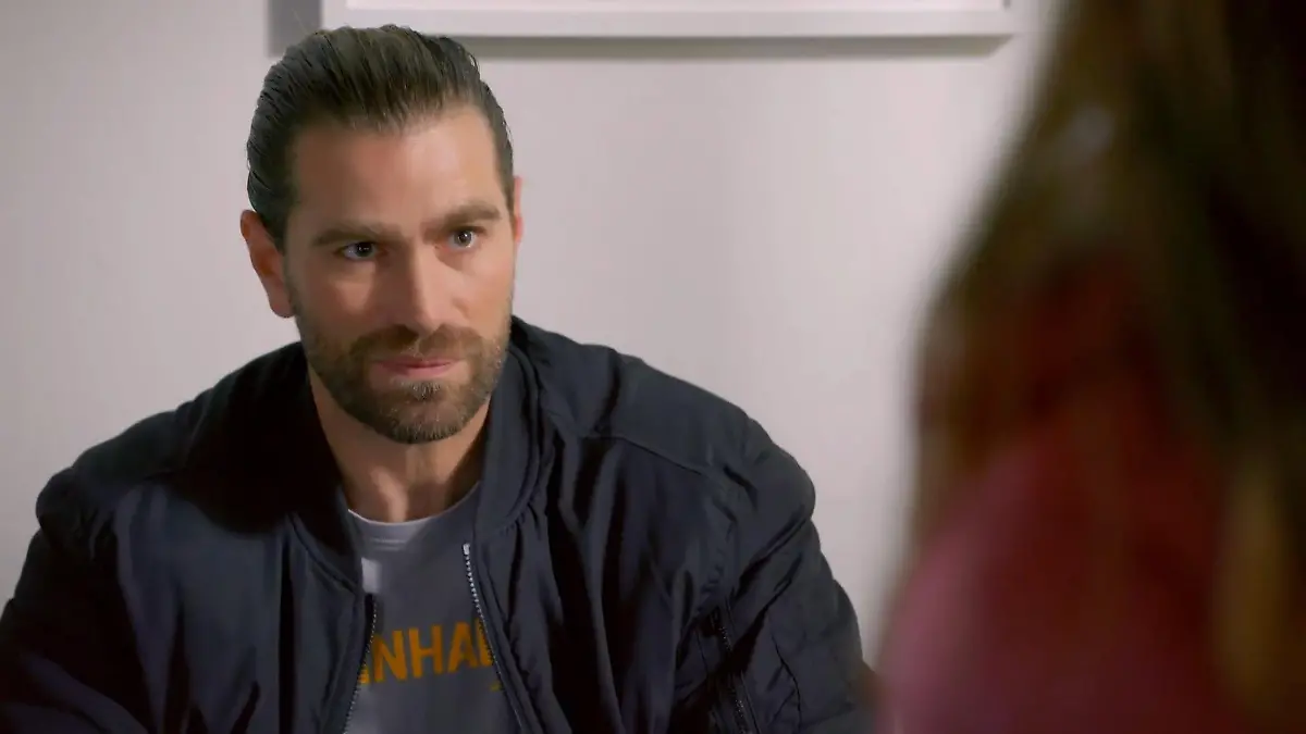 „Unter uns” am 26.02.25 im TV: Henry gesteht Nadine seine illegalen ...