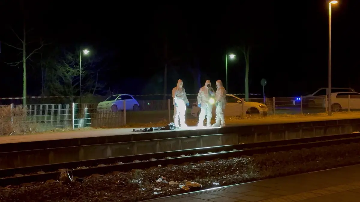 GNTM, Folge 15: Heidi Klum jagt ihre Models beim Nackt-Shooting durch den Monsun