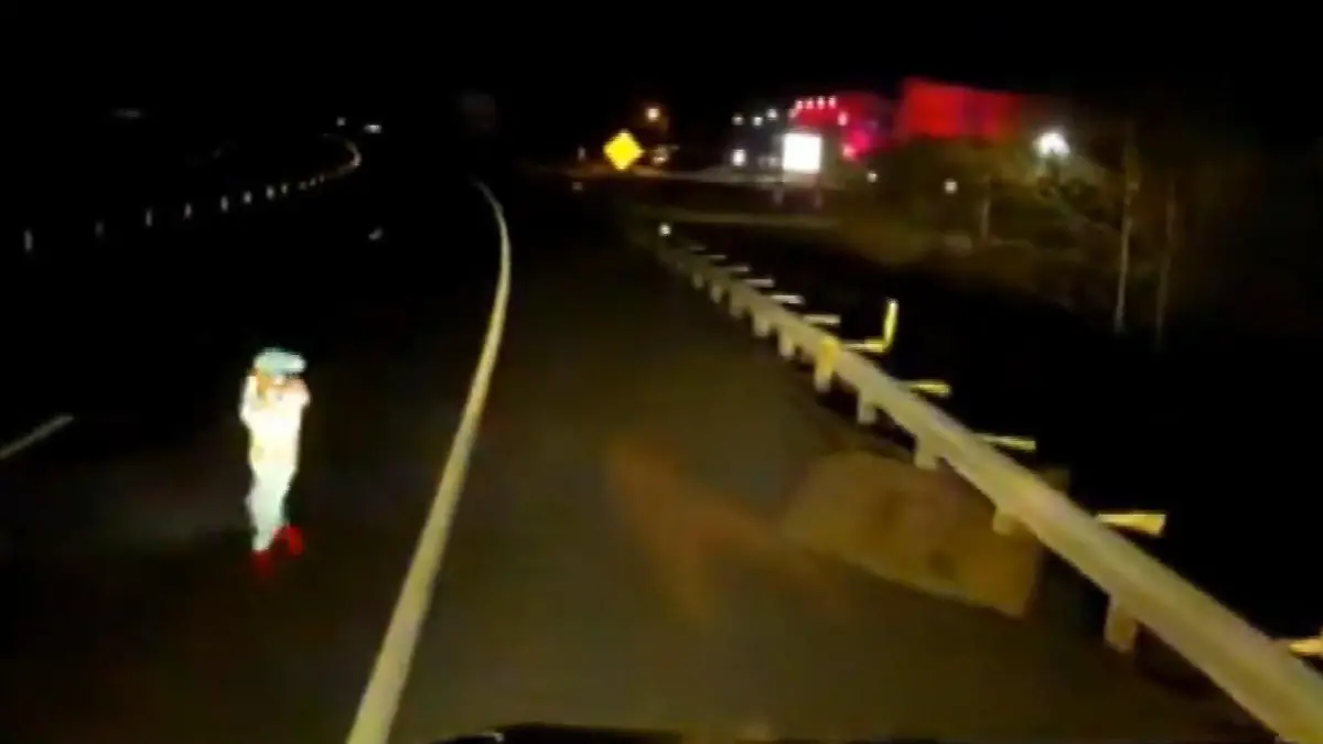 Pipi-Pause auf Kamera! Frau pinkelt in der Tiefgarage