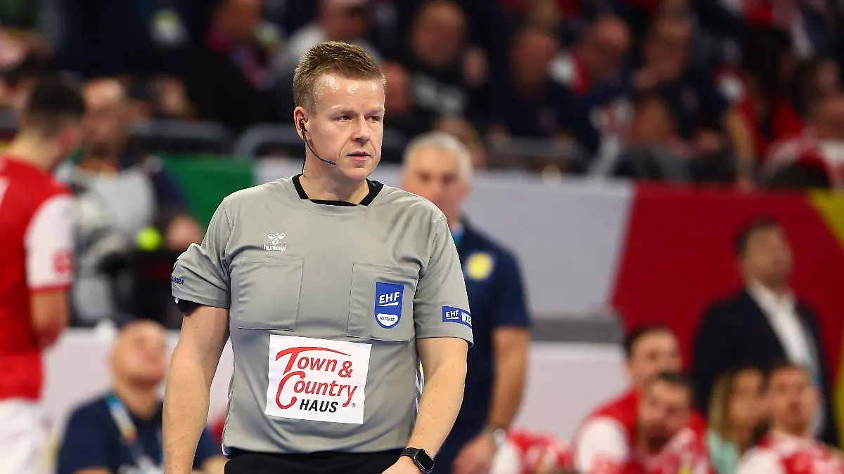Handball: Schiedsrichter Jesper Madsen bricht während Spiel zusammen ...