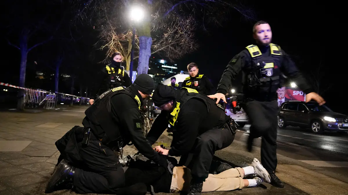 Berliner Polizei: Bürger sollen bei Messerangriff anfangen „laut zu singen”