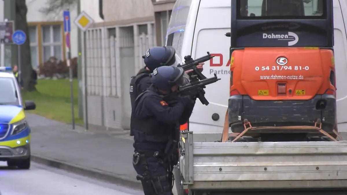 Einigung zwischen dem gelähmtem Eishockey-Profi Mike Glemser und Jan ...