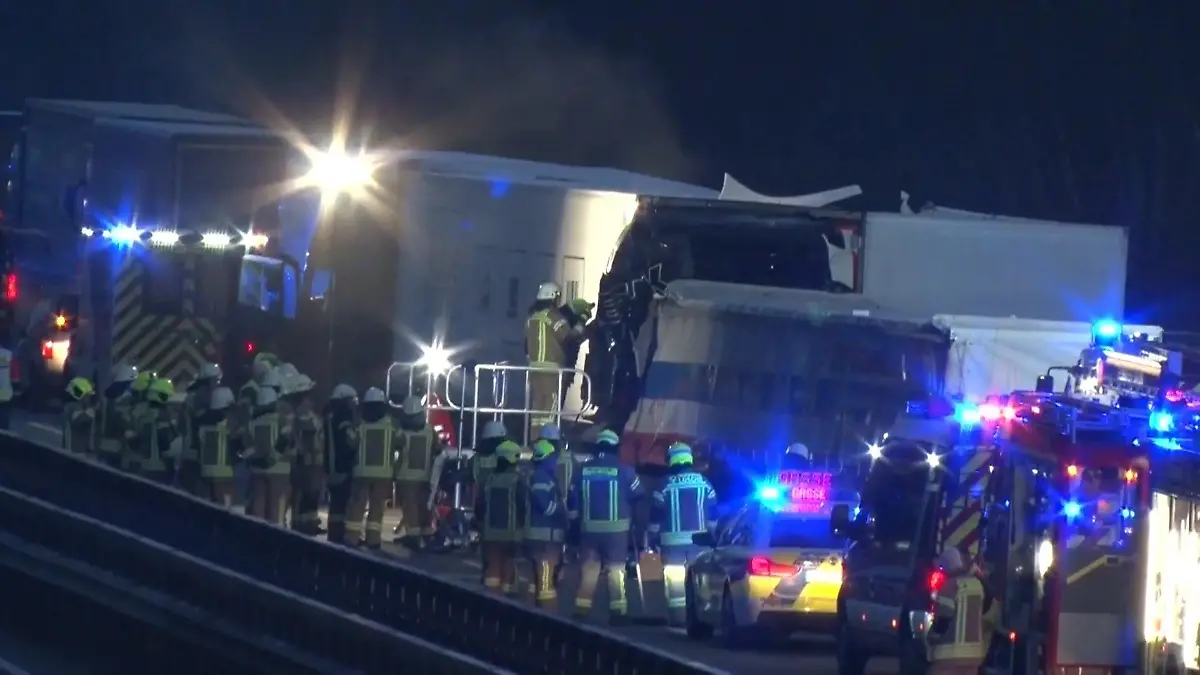 Auf der A11 in Brandenburg: Schwerer Flixbus-Unfall – zwei Tote!