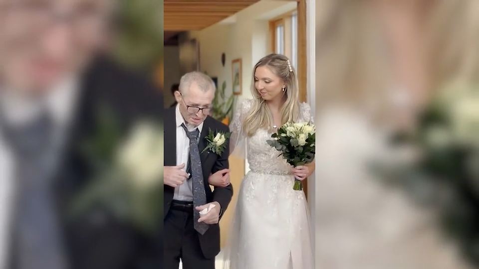 England: DAVON hat er immer geträumt! Braut erfüllt todkrankem Vater ...