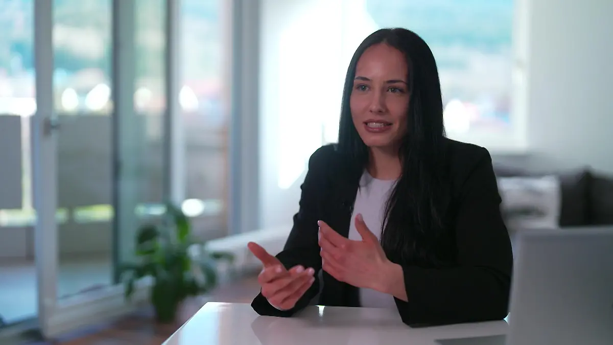 Oktagon 70: Freundin von MMA-Kämpfer Radek Rousal ist der Hingucker des ...