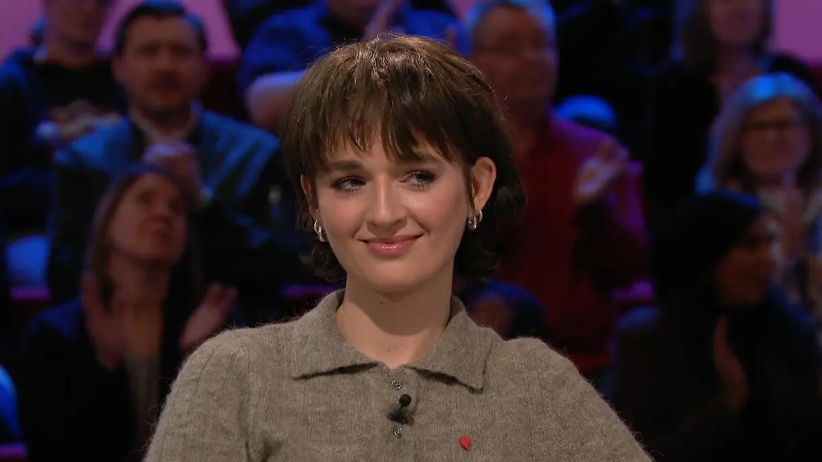 Unfall bei Karlsruhe: Straßenbahn rammt Tanklaster – Polizei findet ...