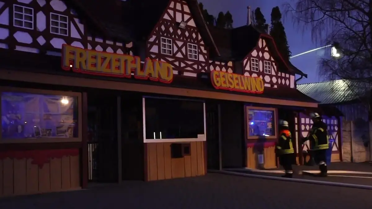 Video zeigt die Todesfahrt von Mannheim! Hier rast Alexander S. im Ford ...