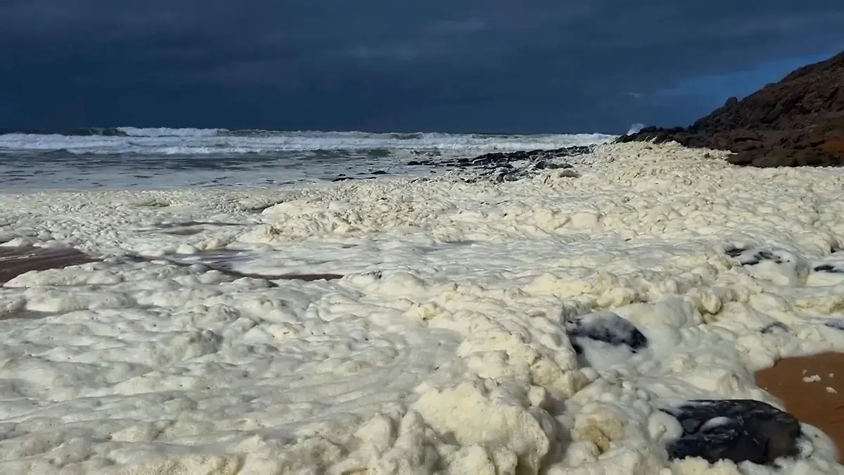 Meterhoher Schaum: An diesem Strand in Australien solltet ihr nicht baden