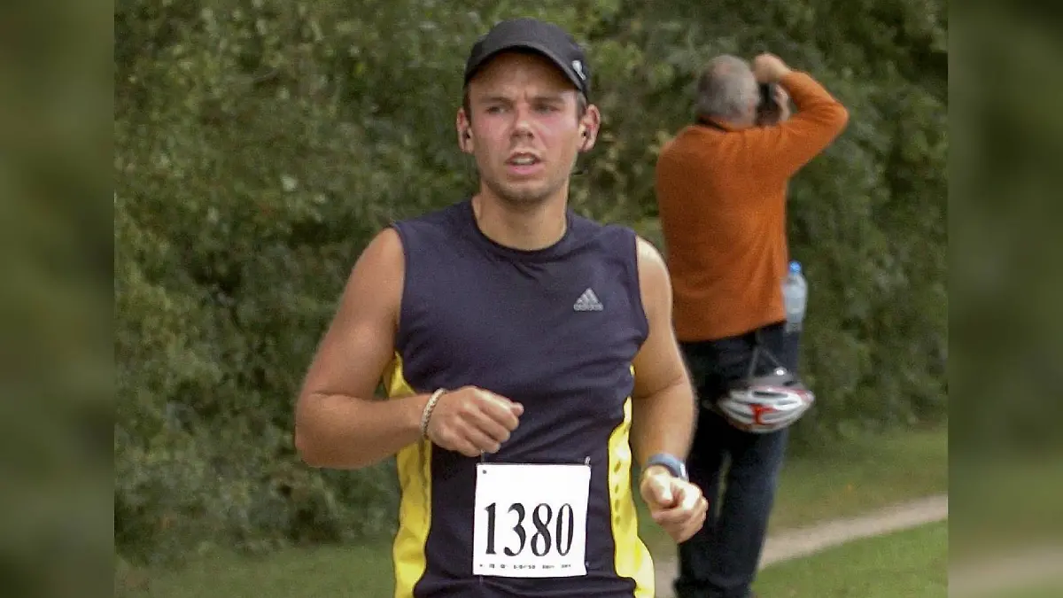 Germanwings-Absturz vor zehn Jahren: Ein stiller Moment am Grab von ...