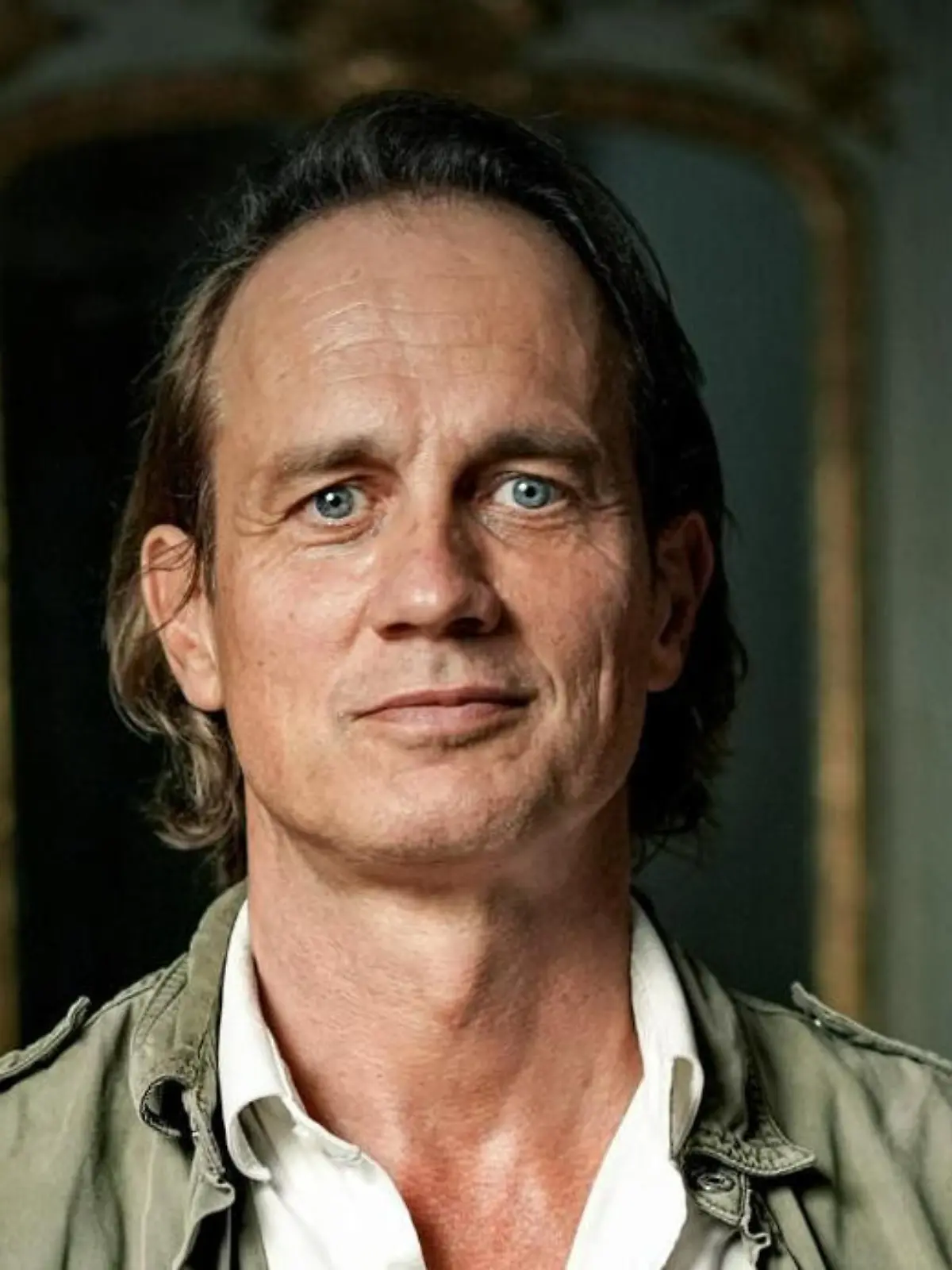 „Die Verräter“-Kandidat überrascht: Ralf Bauer macht mit Katja Burkard Yoga