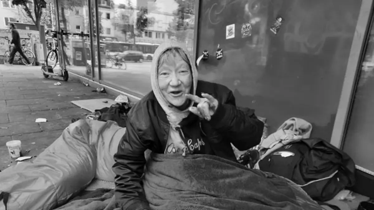 „Königin der Reeperbahn” Inge ist tot – Verabschiedung der obdachlosen Kiez-Legende rührt Hamburg