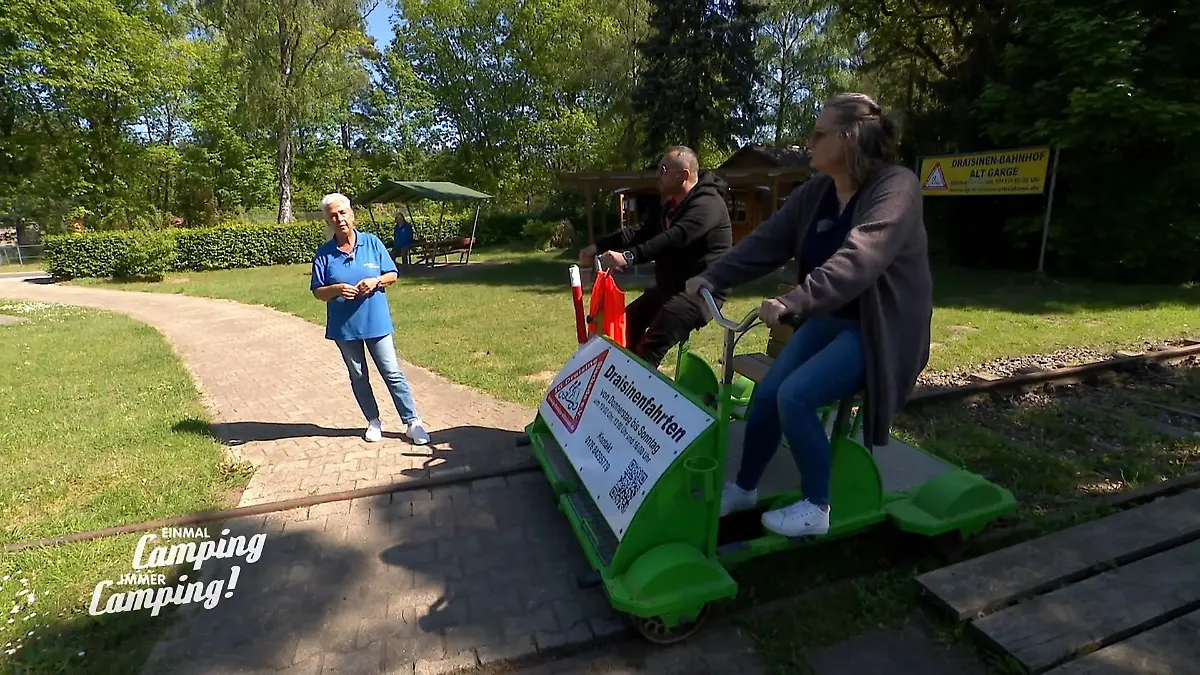 Abenteuer statt Entspannung: Ali und Daniela auf Draisinen-Tour